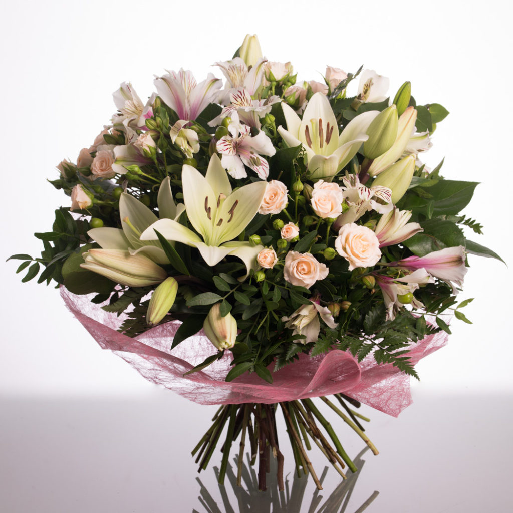 Ramo de flores blanco y rosa – Floristeria Fontanillas