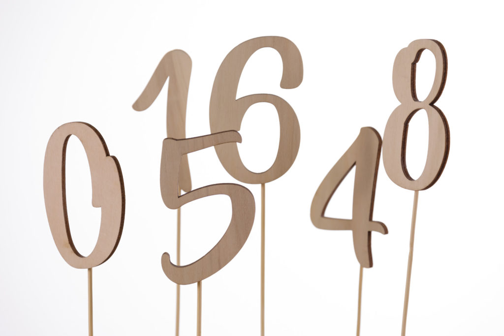 PICK DE MADERA CON LETRAS O NUMEROS A ESCOGER – Floristeria Fontanillas